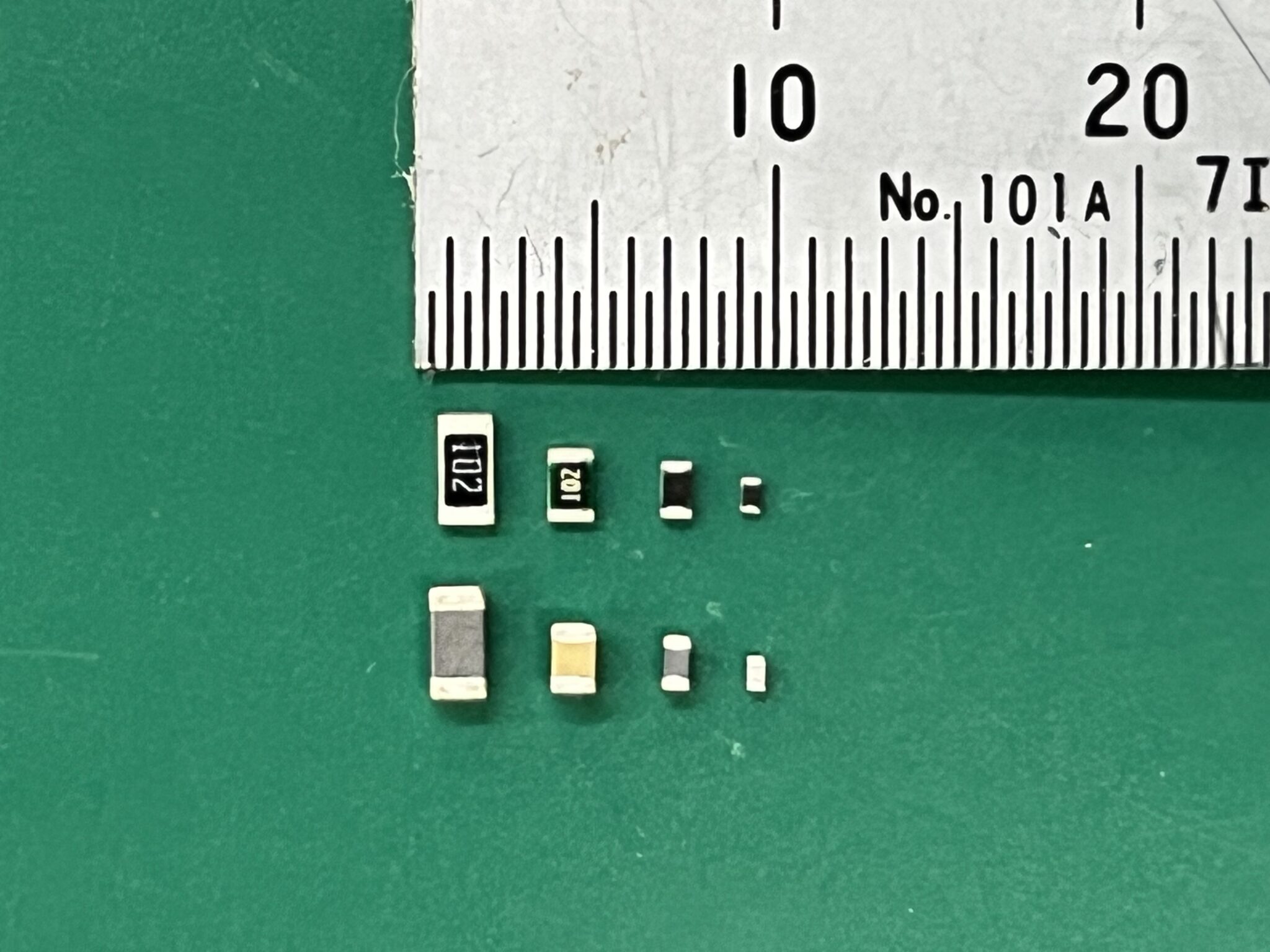 極小チップ部品の実装 | 株式会社エレクス