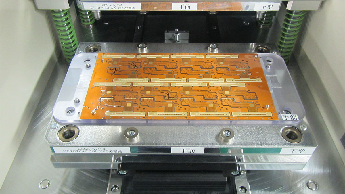 FPC実装工程 | 事業内容 | 株式会社エレクス